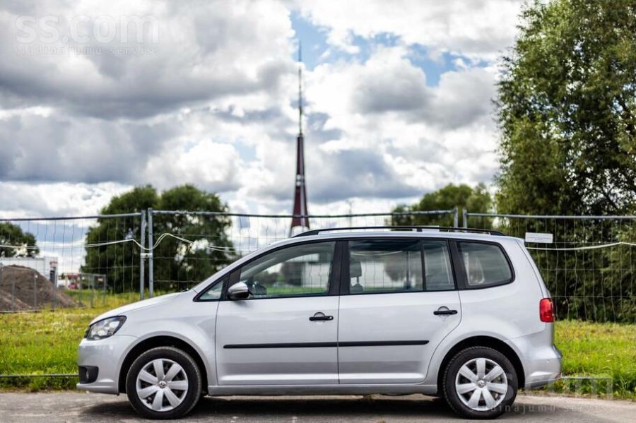 Volkswagen Touran 2013 in Riga, with an engine capacity of 2.00 L and mileage of 360 thousand km for 5990 €, photo 4 on AUTOMOTO.COM.LV