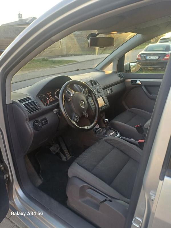 Volkswagen Touran 2013 in Vilnius, with an engine capacity of 1.60 L and mileage of 270 thousand km for 4950 €, photo 7 on AUTOMOTO.COM.LV