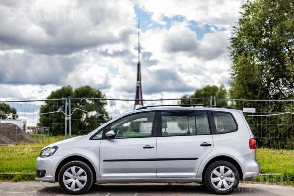 Volkswagen Touran 2013 in Riga, with an engine capacity of 2.00 L and mileage of 360 thousand km for 4990 €, photo 4 on AUTOMOTO.COM.LV