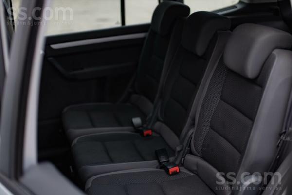 Volkswagen Touran 2013 in Riga, with an engine capacity of 2.00 L and mileage of 360 thousand km for 4990 €, photo 10 on AUTOMOTO.COM.LV
