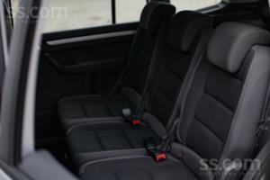 Volkswagen Touran 2013 in Riga, with an engine capacity of 2.00 L and mileage of 360 thousand km for 4990 €, photo 11 on AUTOMOTO.COM.LV