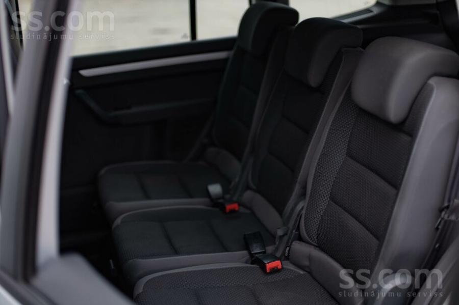 Volkswagen Touran 2013 in Riga, with an engine capacity of 2.00 L and mileage of 360 thousand km for 4990 €, photo 11 on AUTOMOTO.COM.LV