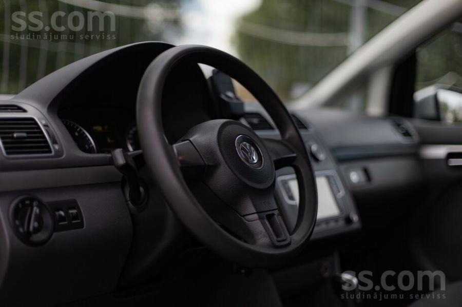 Volkswagen Touran 2013 in Riga, with an engine capacity of 2.00 L and mileage of 360 thousand km for 4990 €, photo 13 on AUTOMOTO.COM.LV