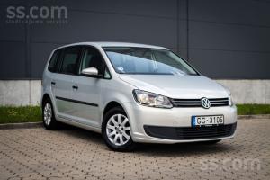 Volkswagen Touran 2013 in Riga, with an engine capacity of 1.60 L and mileage of 119 thousand km for 7490 €, photo 4 on AUTOMOTO.COM.LV