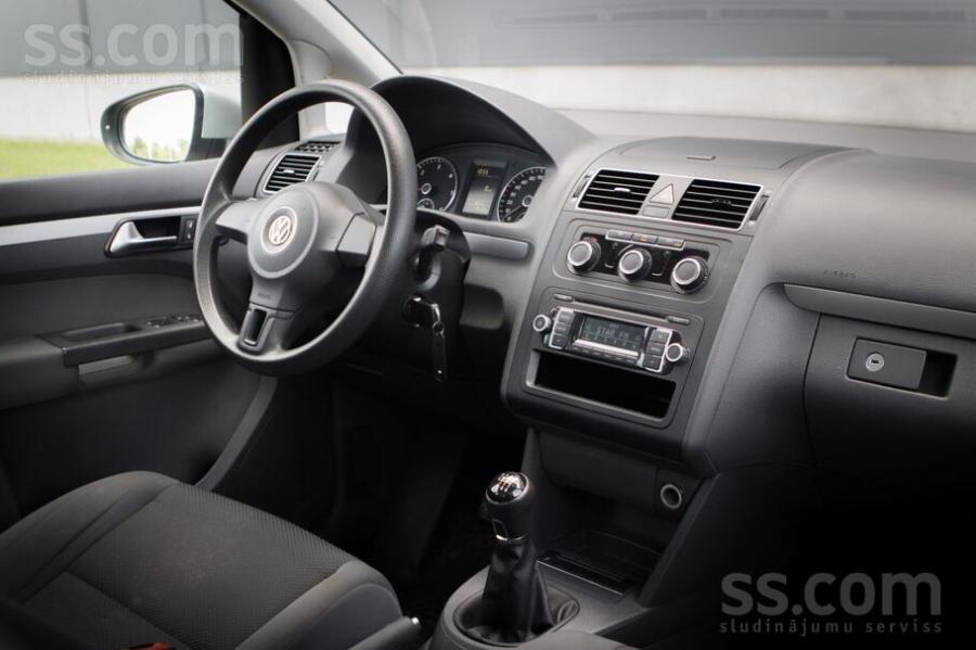 Volkswagen Touran 2013 in Riga, with an engine capacity of 1.60 L and mileage of 119 thousand km for 7490 €, photo 13 on AUTOMOTO.COM.LV