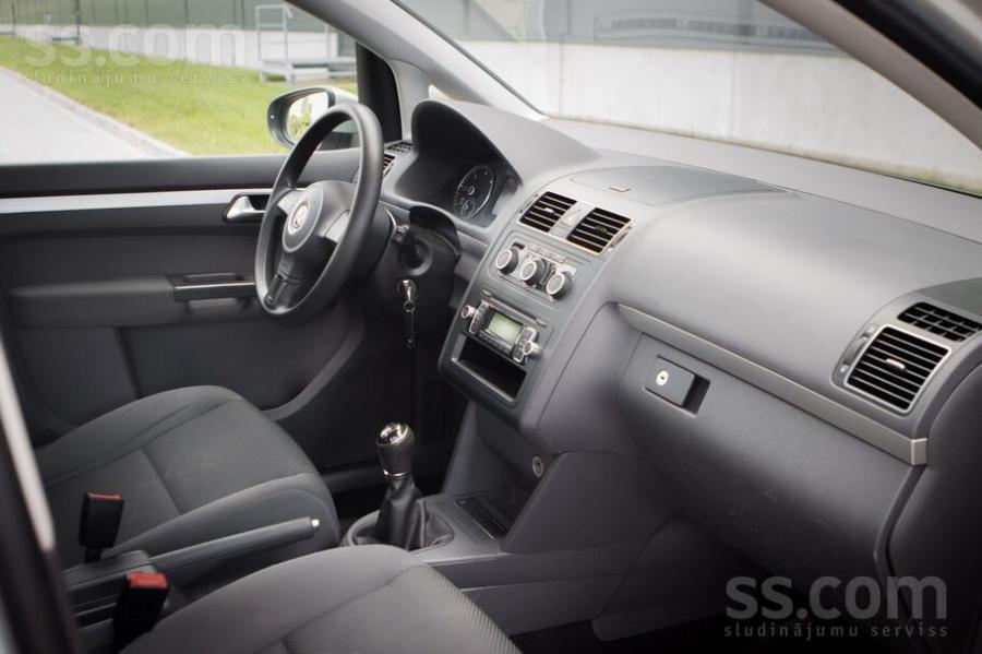 Volkswagen Touran 2013 in Riga, with an engine capacity of 1.60 L and mileage of 119 thousand km for 7490 €, photo 14 on AUTOMOTO.COM.LV