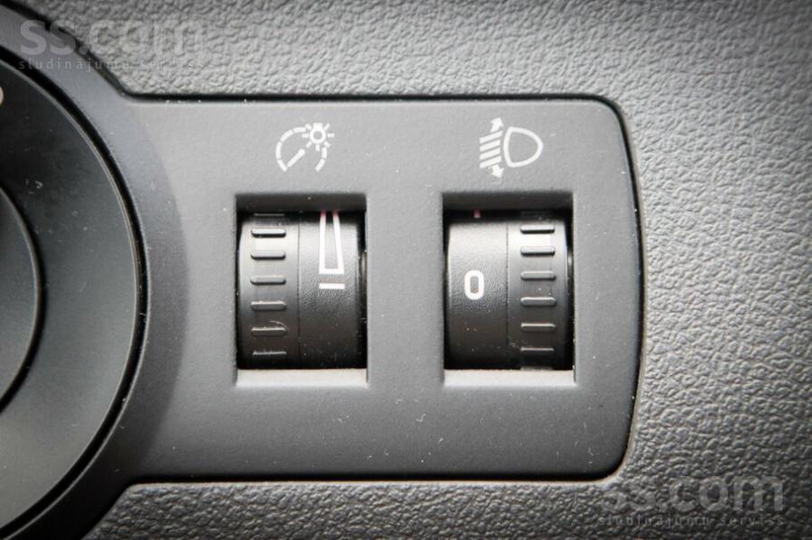 Volkswagen Touran 2013 in Riga, with an engine capacity of 1.60 L and mileage of 119 thousand km for 7490 €, photo 23 on AUTOMOTO.COM.LV