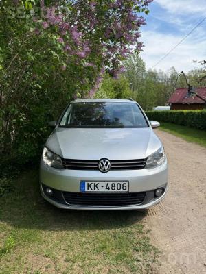 Volkswagen Touran 2013 Rīga, ar dzinēja tilpumu 2.00 L un nobraukumu 319 tūkst. km par 6500 €, foto 4 vietnē AUTOMOTO.COM.LV