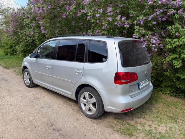 Volkswagen Touran 2013 Rīga, ar dzinēja tilpumu 2.00 L un nobraukumu 319 tūkst. km par 6500 €, foto 5 vietnē AUTOMOTO.COM.LV
