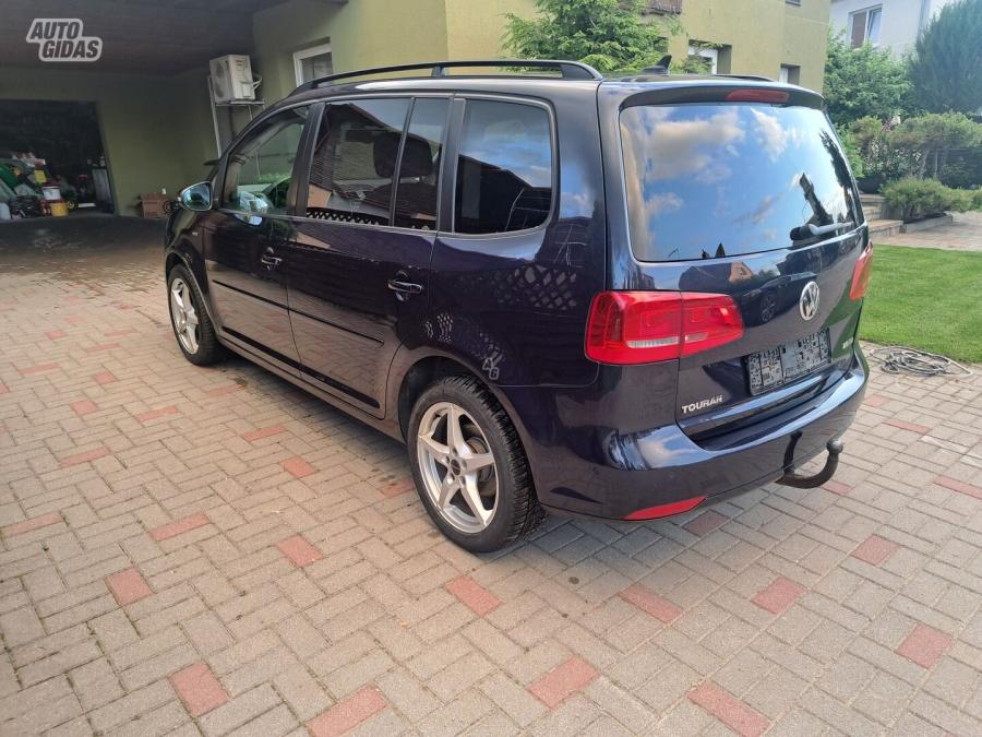 Volkswagen Touran 2013 in Birzai, with an engine capacity of 2.00 L and mileage of 279 thousand km for 4850 €, photo 4 on AUTOMOTO.COM.LV