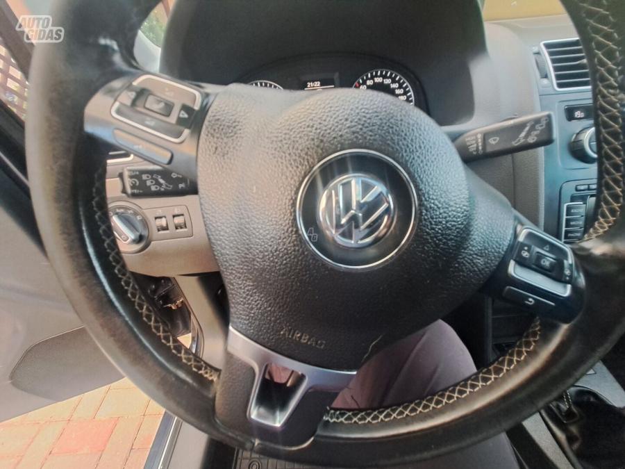 Volkswagen Touran 2013 in Birzai, with an engine capacity of 2.00 L and mileage of 279 thousand km for 4850 €, photo 10 on AUTOMOTO.COM.LV