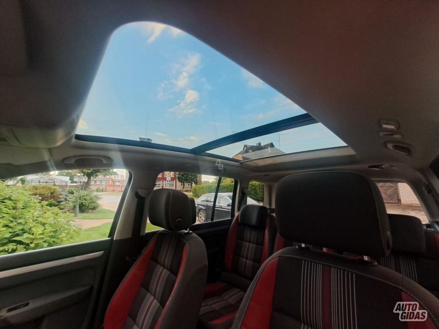 Volkswagen Touran 2013 in Birzai, with an engine capacity of 2.00 L and mileage of 279 thousand km for 4850 €, photo 15 on AUTOMOTO.COM.LV