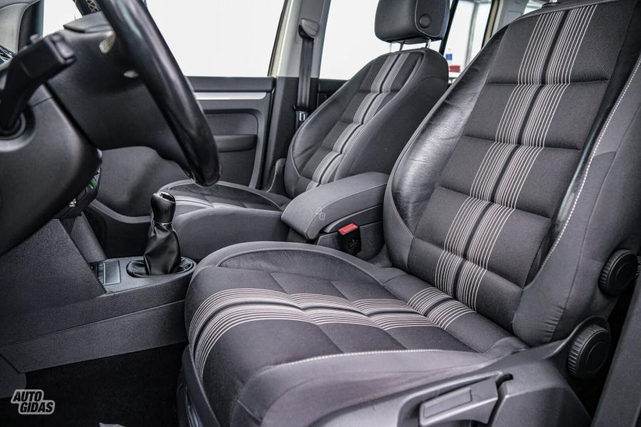 Volkswagen Touran 2013 in Kaunas, with an engine capacity of 1.60 L and mileage of 233 thousand km for 7390 €, photo 7 on AUTOMOTO.COM.LV