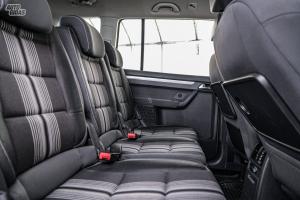 Volkswagen Touran 2013 in Kaunas, with an engine capacity of 1.60 L and mileage of 233 thousand km for 7390 €, photo 11 on AUTOMOTO.COM.LV