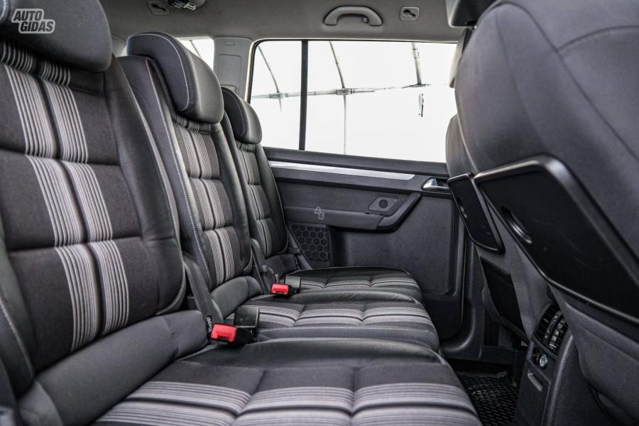 Volkswagen Touran 2013 in Kaunas, with an engine capacity of 1.60 L and mileage of 233 thousand km for 7390 €, photo 11 on AUTOMOTO.COM.LV
