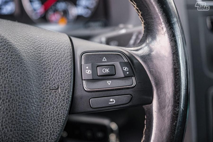Volkswagen Touran 2013 in Kaunas, with an engine capacity of 1.60 L and mileage of 233 thousand km for 7390 €, photo 19 on AUTOMOTO.COM.LV