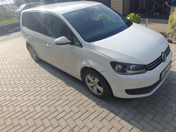 Volkswagen Touran 2013 in Vilnius, with an engine capacity of 2.00 L and mileage of 253 thousand km for 4700 €, photo 1 on AUTOMOTO.COM.LV