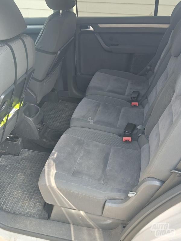 Volkswagen Touran 2013 in Vilnius, with an engine capacity of 2.00 L and mileage of 253 thousand km for 4700 €, photo 6 on AUTOMOTO.COM.LV