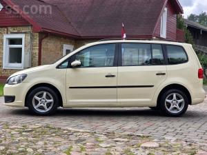 Volkswagen Touran 2013 in Riga, with an engine capacity of 1.60 L and mileage of 434 thousand km for 2450 €, photo 3 on AUTOMOTO.COM.LV