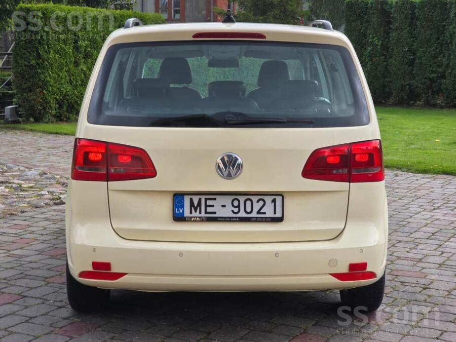 Volkswagen Touran 2013 in Riga, with an engine capacity of 1.60 L and mileage of 434 thousand km for 2450 €, photo 5 on AUTOMOTO.COM.LV