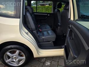 Volkswagen Touran 2013 in Riga, with an engine capacity of 1.60 L and mileage of 434 thousand km for 2450 €, photo 13 on AUTOMOTO.COM.LV