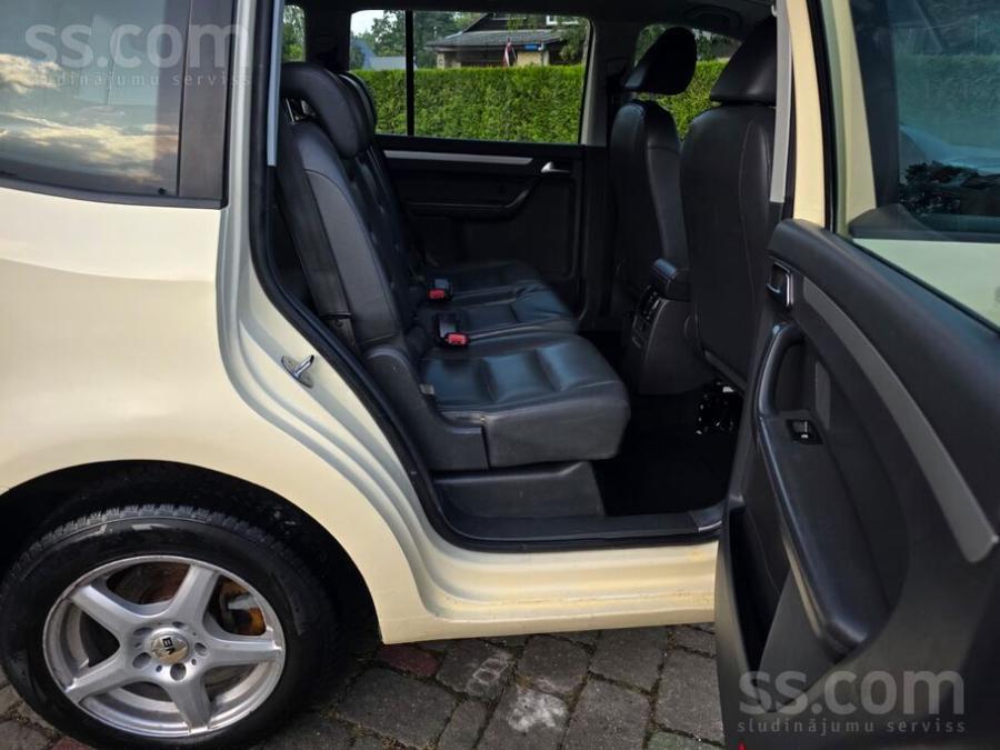 Volkswagen Touran 2013 in Riga, with an engine capacity of 1.60 L and mileage of 434 thousand km for 2450 €, photo 13 on AUTOMOTO.COM.LV