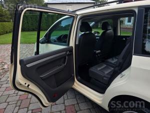 Volkswagen Touran 2013 in Riga, with an engine capacity of 1.60 L and mileage of 434 thousand km for 2450 €, photo 19 on AUTOMOTO.COM.LV
