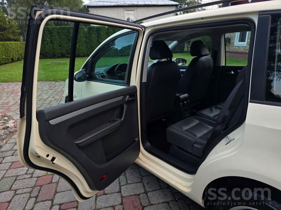 Volkswagen Touran 2013 in Riga, with an engine capacity of 1.60 L and mileage of 434 thousand km for 2450 €, photo 19 on AUTOMOTO.COM.LV