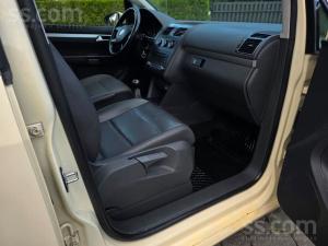 Volkswagen Touran 2013 in Riga, with an engine capacity of 1.60 L and mileage of 434 thousand km for 2450 €, photo 20 on AUTOMOTO.COM.LV