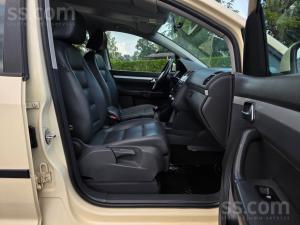 Volkswagen Touran 2013 in Riga, with an engine capacity of 1.60 L and mileage of 434 thousand km for 2450 €, photo 21 on AUTOMOTO.COM.LV