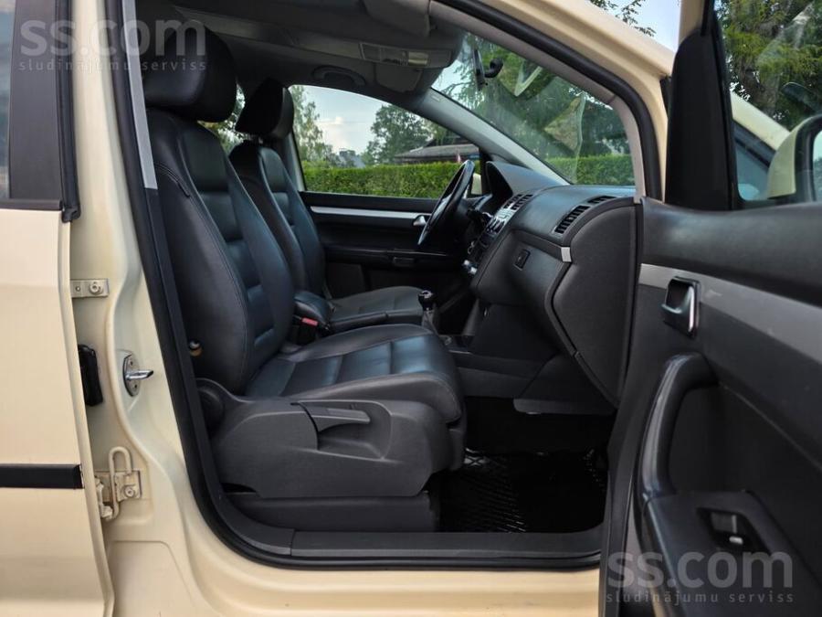 Volkswagen Touran 2013 in Riga, with an engine capacity of 1.60 L and mileage of 434 thousand km for 2450 €, photo 21 on AUTOMOTO.COM.LV