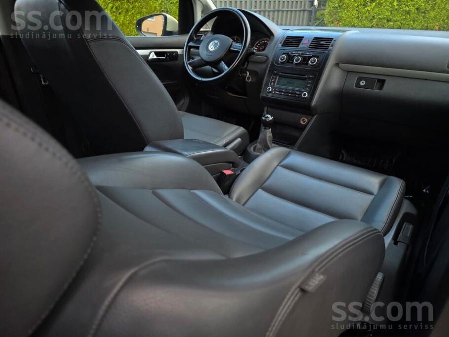 Volkswagen Touran 2013 in Riga, with an engine capacity of 1.60 L and mileage of 434 thousand km for 2450 €, photo 23 on AUTOMOTO.COM.LV