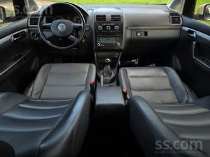 Volkswagen Touran 2013 in Riga, with an engine capacity of 1.60 L and mileage of 434 thousand km for 2450 €, photo 24 on AUTOMOTO.COM.LV