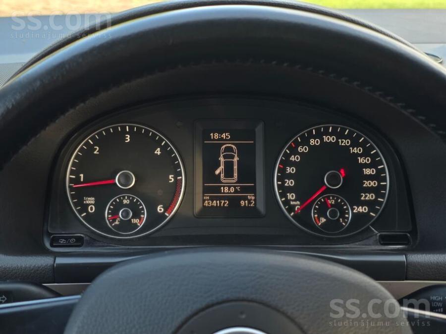 Volkswagen Touran 2013 in Riga, with an engine capacity of 1.60 L and mileage of 434 thousand km for 2450 €, photo 30 on AUTOMOTO.COM.LV