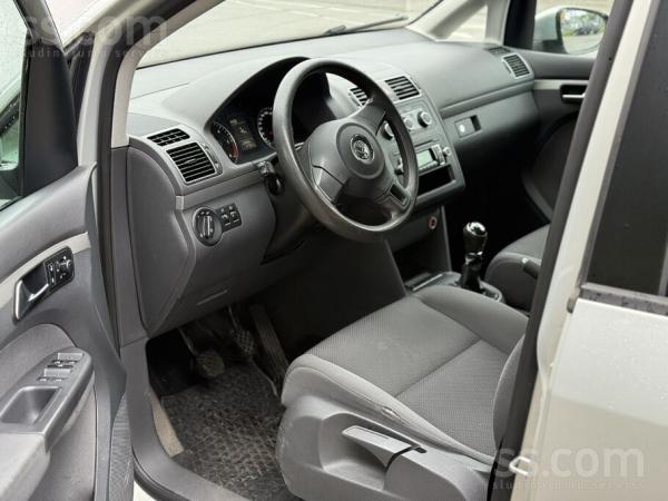 Volkswagen Touran 2014 in Riga, with an engine capacity of 1.60 L and mileage of 277 thousand km for 4250 €, photo 7 on AUTOMOTO.COM.LV
