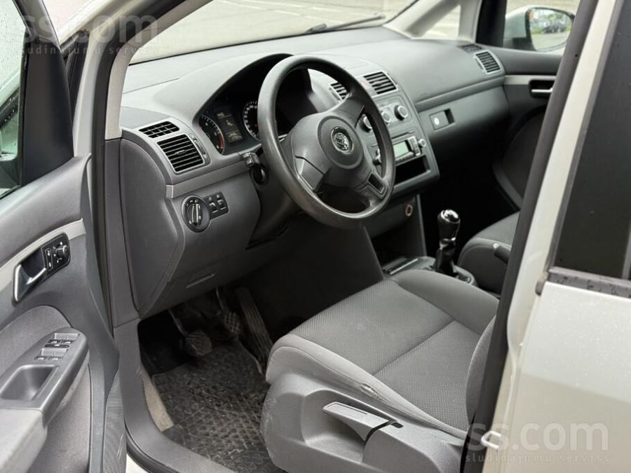 Volkswagen Touran 2014 in Riga, with an engine capacity of 1.60 L and mileage of 277 thousand km for 4250 €, photo 7 on AUTOMOTO.COM.LV