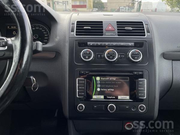 Volkswagen Touran 2014 in Talsi, with an engine capacity of 2.00 L and mileage of 296 thousand km for 6500 €, photo 7 on AUTOMOTO.COM.LV