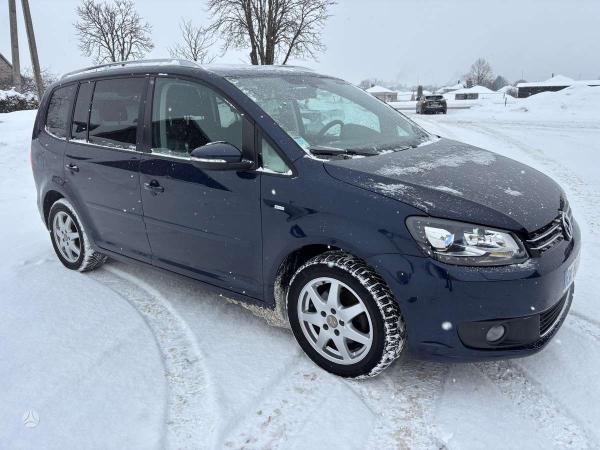 Volkswagen Touran 2014 in Taurage, with an engine capacity of 1.60 L and mileage of 323 thousand km for 6400 €, photo 2 on AUTOMOTO.COM.LV