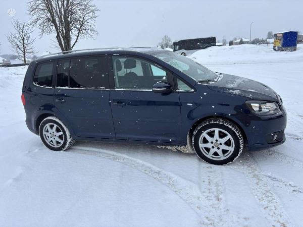 Volkswagen Touran 2014 in Taurage, with an engine capacity of 1.60 L and mileage of 323 thousand km for 6400 €, photo 3 on AUTOMOTO.COM.LV