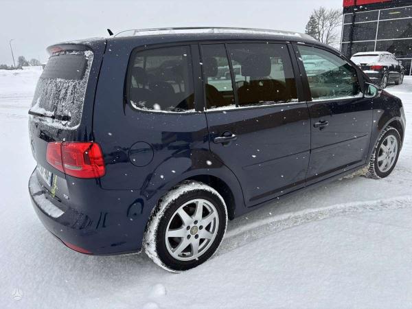 Volkswagen Touran 2014 in Taurage, with an engine capacity of 1.60 L and mileage of 323 thousand km for 6400 €, photo 4 on AUTOMOTO.COM.LV
