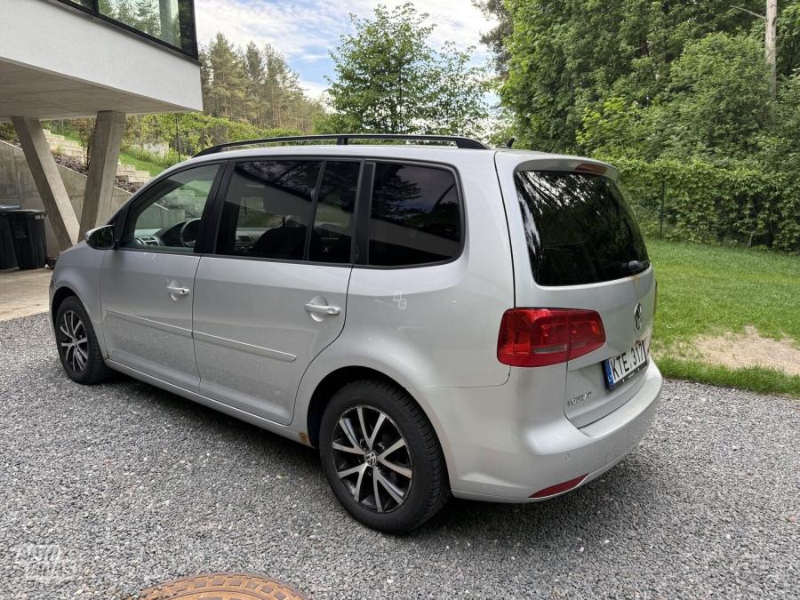 Volkswagen Touran 2014 in Vilnius, with an engine capacity of 1.60 L and mileage of 355 thousand km for 3100 €, photo 4 on AUTOMOTO.COM.LV