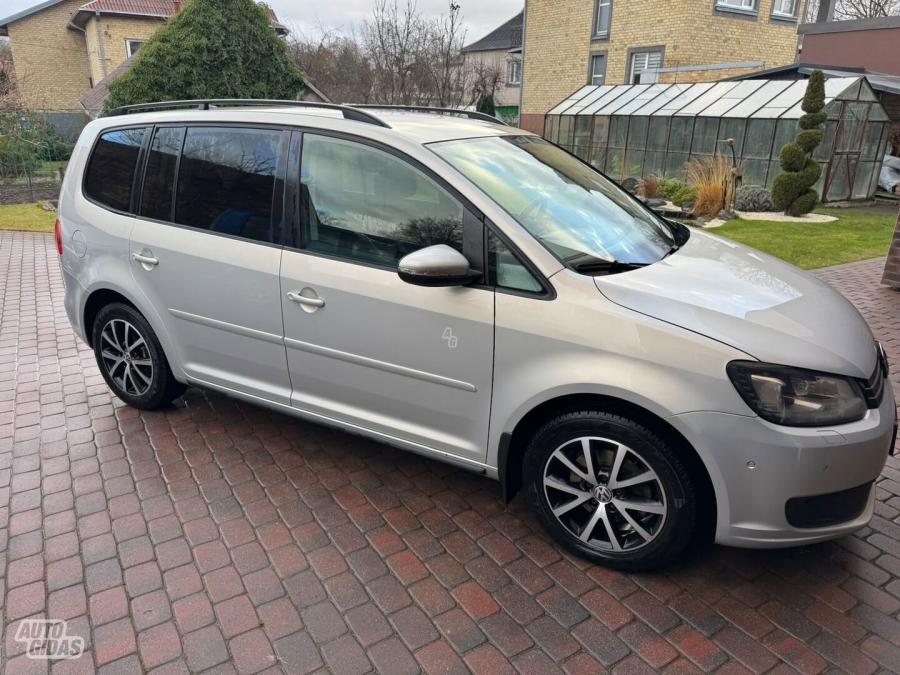 Volkswagen Touran 2014 in Siauliai, with an engine capacity of 1.60 L and mileage of 310 thousand km for 5300 €, photo 1 on AUTOMOTO.COM.LV