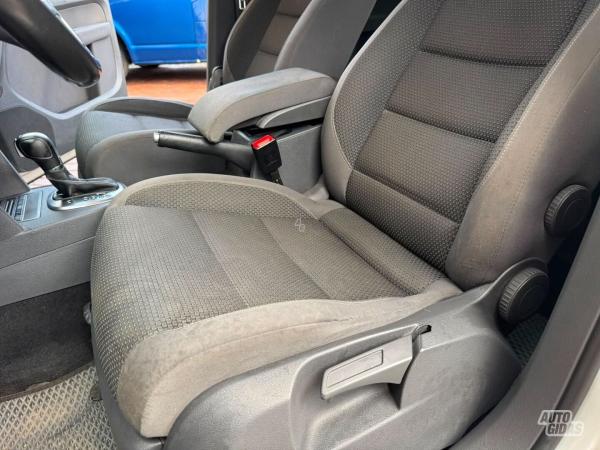 Volkswagen Touran 2014 in Siauliai, with an engine capacity of 1.60 L and mileage of 310 thousand km for 5300 €, photo 7 on AUTOMOTO.COM.LV