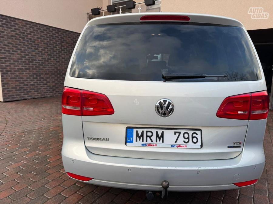 Volkswagen Touran 2014 in Siauliai, with an engine capacity of 1.60 L and mileage of 310 thousand km for 5300 €, photo 5 on AUTOMOTO.COM.LV
