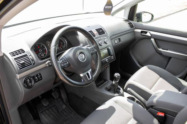 Volkswagen Touran 2014 in Kaunas, with an engine capacity of 1.60 L and mileage of 268 thousand km for 6200 €, photo 7 on AUTOMOTO.COM.LV