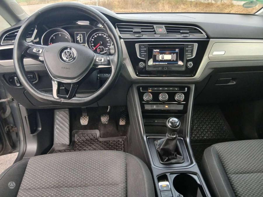 Volkswagen Touran 2016 in Kaunas, with an engine capacity of 1.60 L and mileage of 273 thousand km for 8500 €, photo 6 on AUTOMOTO.COM.LV