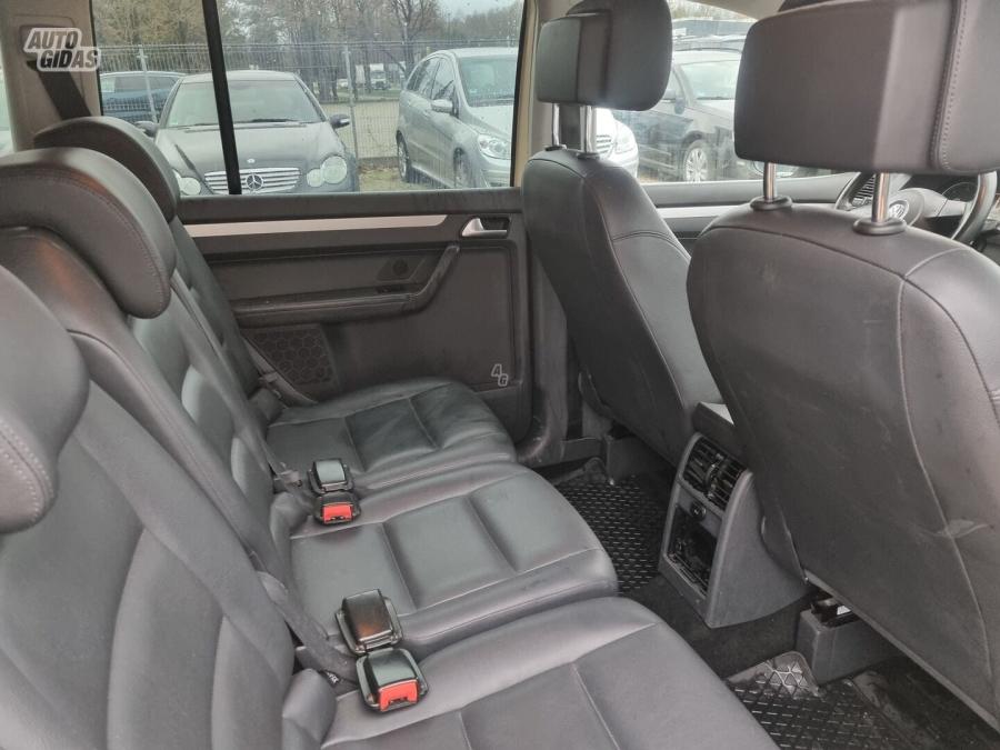 Volkswagen Touran 2016 in Kaunas, with an engine capacity of 2.00 L and mileage of 271 thousand km for 4200 €, photo 6 on AUTOMOTO.COM.LV