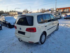 Volkswagen Touran 2016 in Kaunas, with an engine capacity of 2.00 L and mileage of 271 thousand km for 4200 €, photo 2 on AUTOMOTO.COM.LV