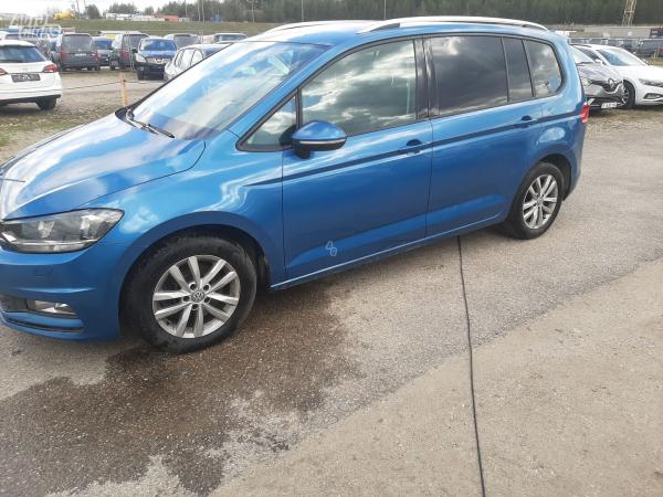 Volkswagen Touran 2016 in Vilnius, with an engine capacity of 2.00 L and mileage of 218 thousand km for 11500 €, photo 1 on AUTOMOTO.COM.LV