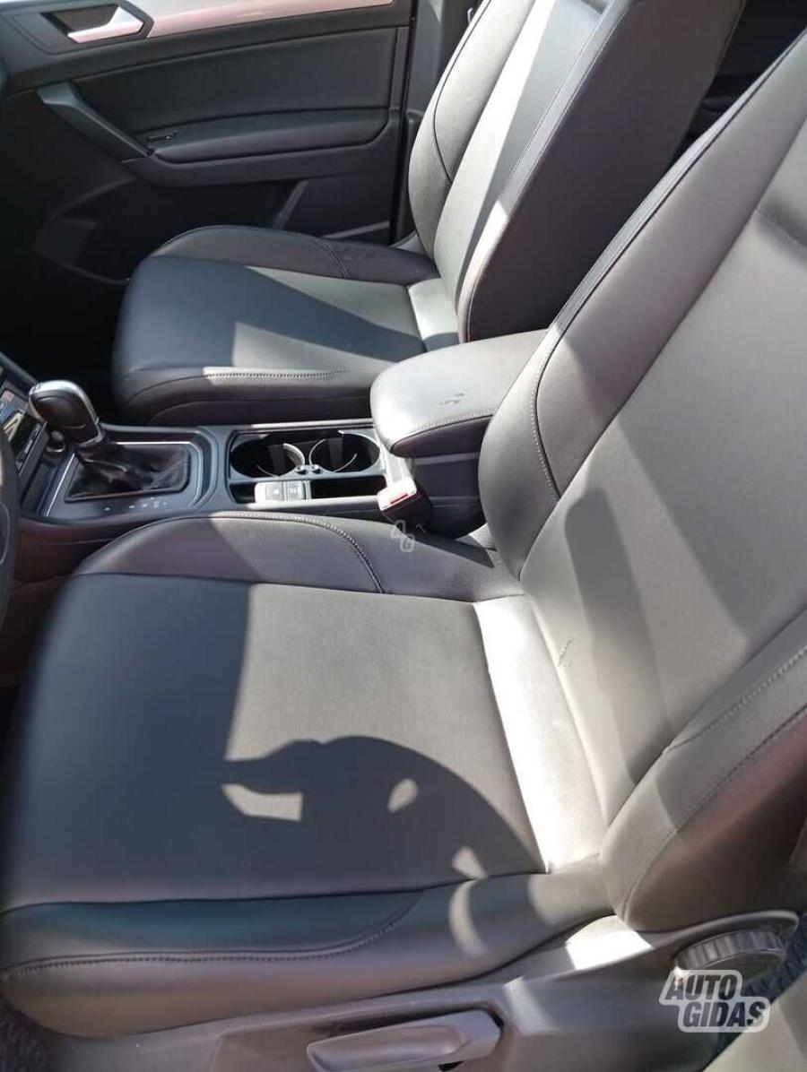Volkswagen Touran 2016 in Kaunas, with an engine capacity of 2.00 L and mileage of 285 thousand km for 6650 €, photo 6 on AUTOMOTO.COM.LV